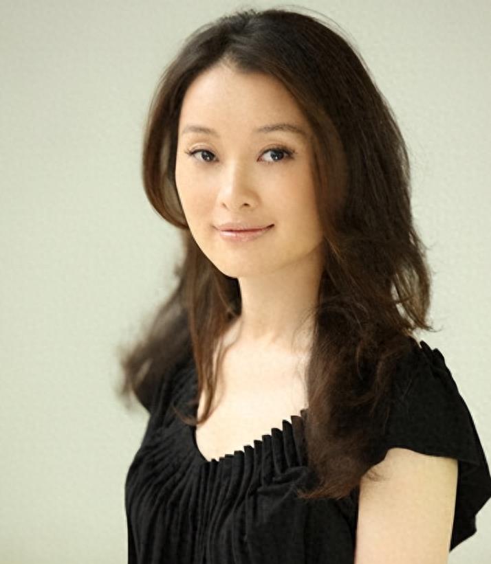 It is suspected that 51-year-old Wu Yue publicly admitted his relationship with Zhang Junyu, a ...