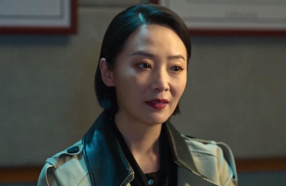 2 After reading "The Knockout", I realized that the blush on Cheng ...