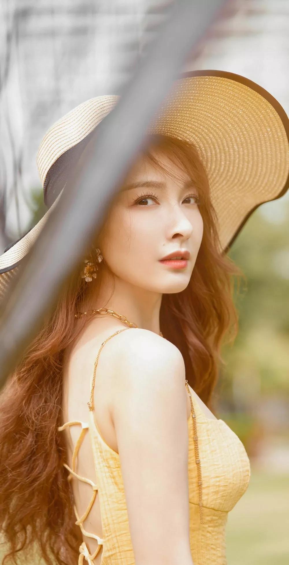 Xin Wu, outdoor - iNEWS