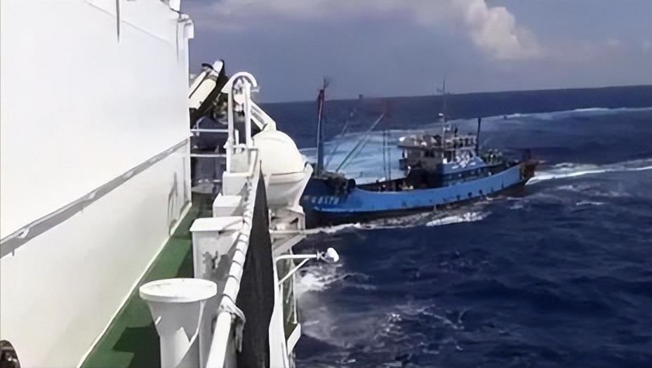 12 years ago, a Japanese warship crossed the Diaoyu Islands and was hit ...