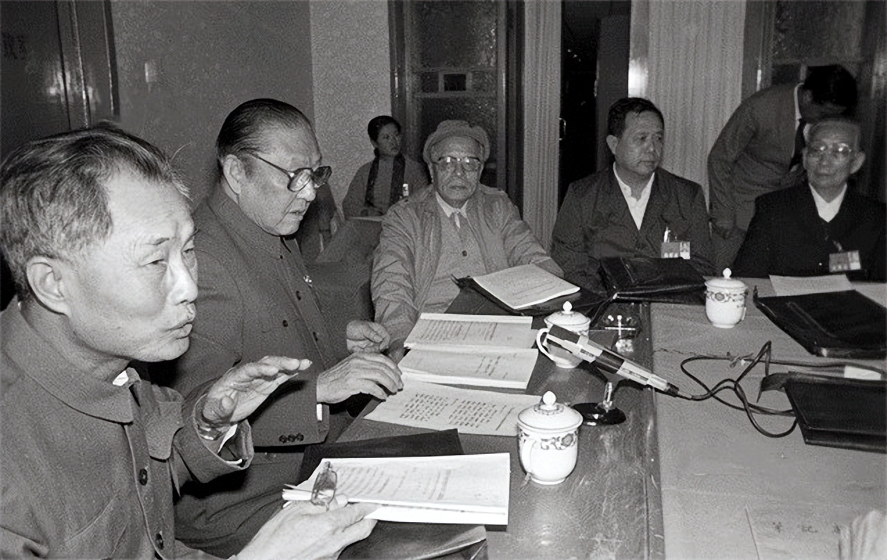 In 1988, Wang Guangmei visited Lin Ruo but was rejected. She went alone ...