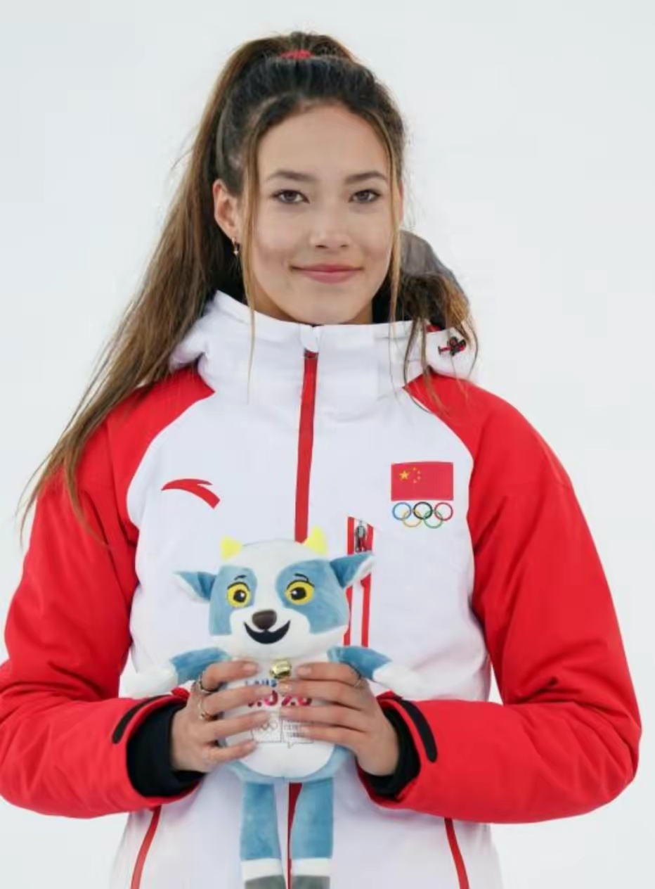 18-year-old Gu Ailing grabs the spotlight with her abdominal muscles, her concave shape is super ...