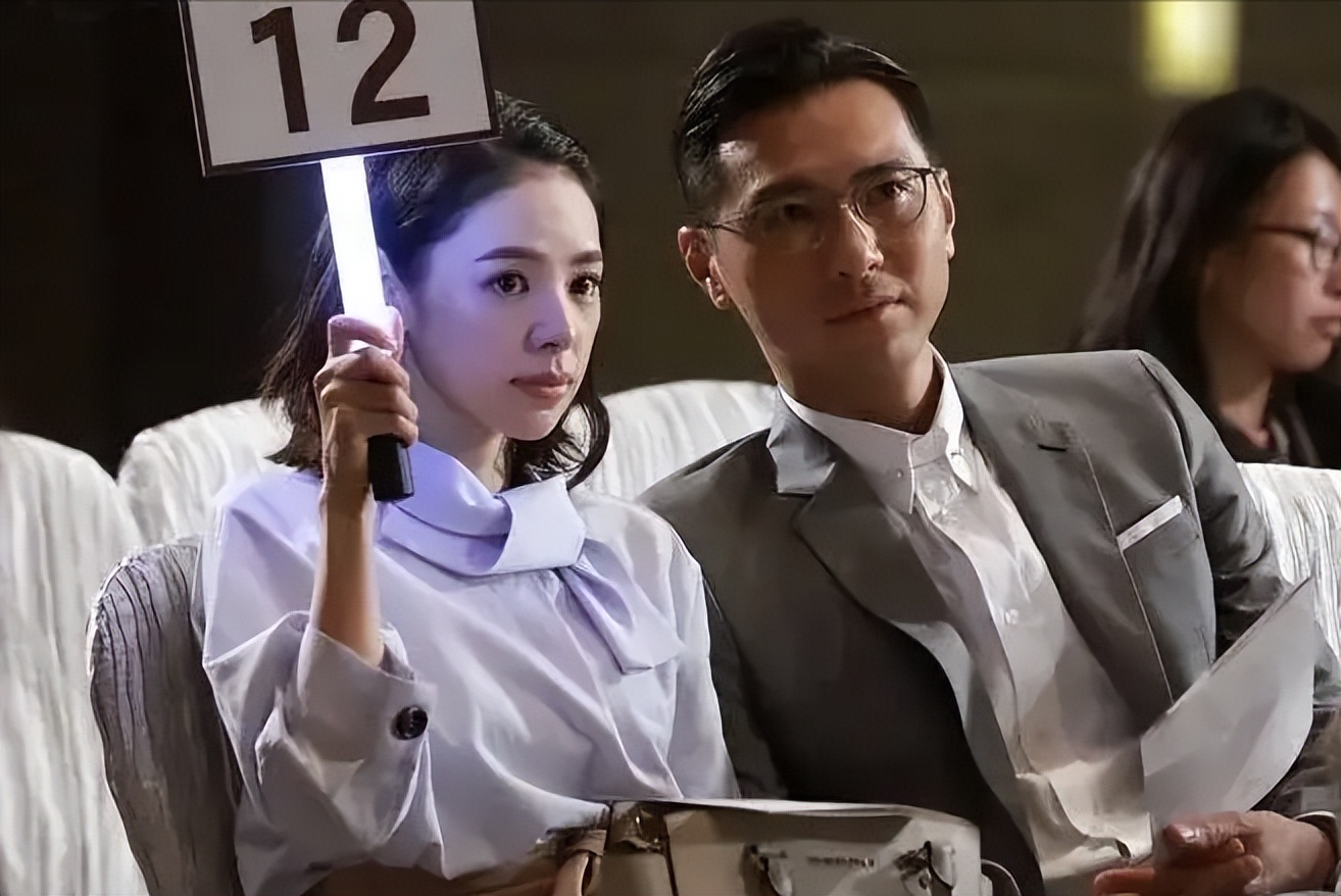 A well-known TVB male star has a physiological reaction to filming a bed scene, and the deleted ...