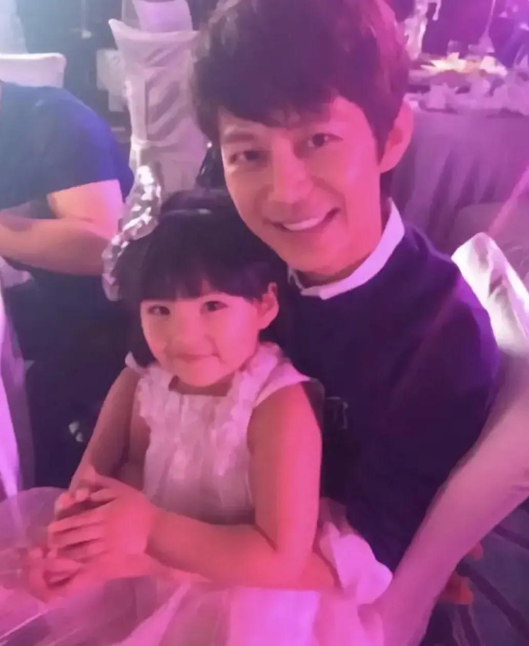 He Jiong is in the same frame as Wang Shiling, which is hotly discussed ...