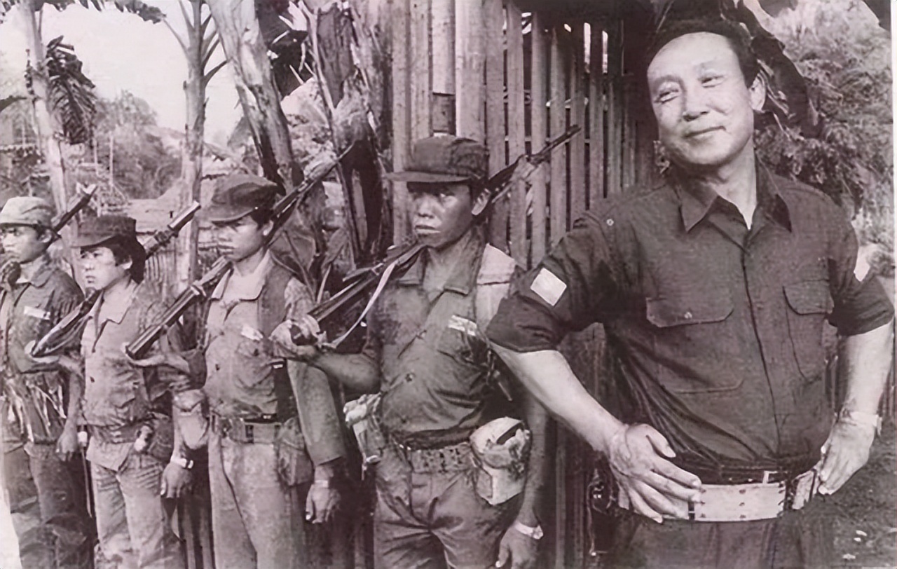 Li Mi, a famous anti-Japanese general, brought the rest to the border ...