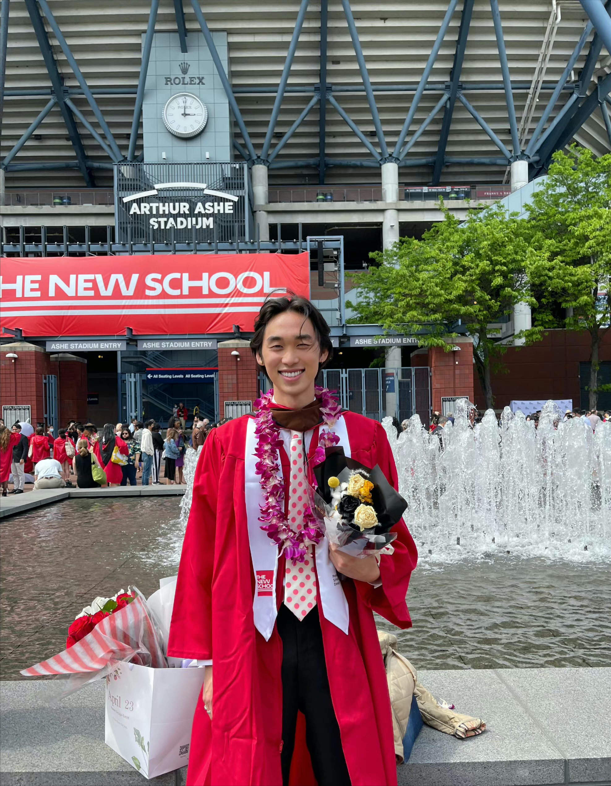 Lin Yilun's eldest son graduated from university and took a close photo ...