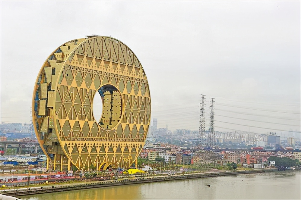 25 suffocating "giant" photos, netizens: The phobia of giants has ...