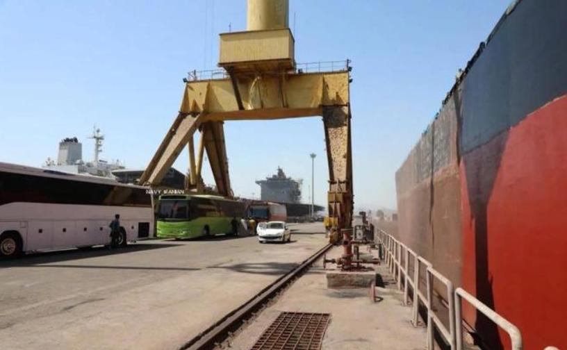 Iran transforms a 40,000-ton freighter into an aircraft carrier with ...