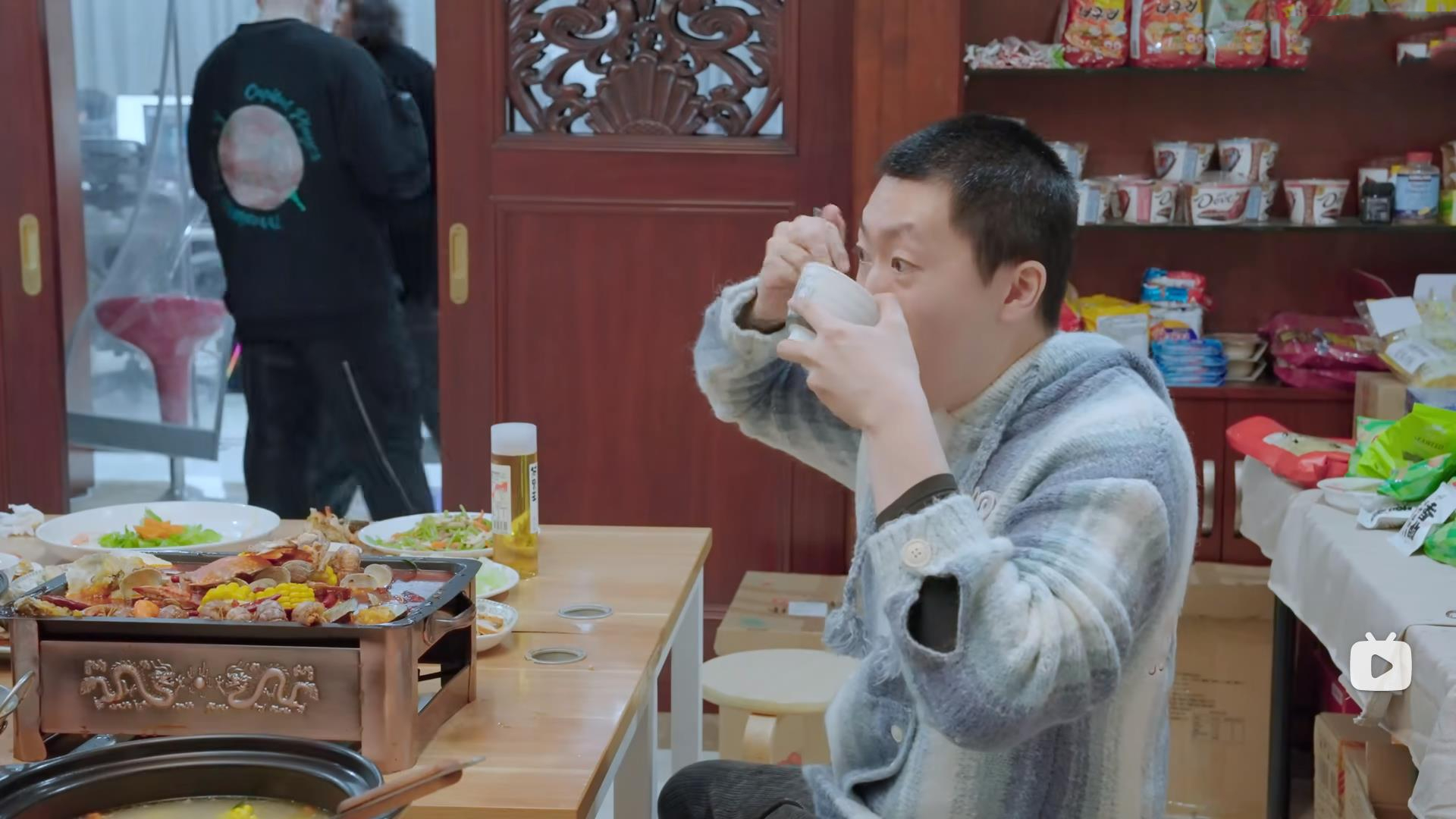 Aunt C of JDG's cooking is numb. Ruler gained weight within a few days after coming to China ...