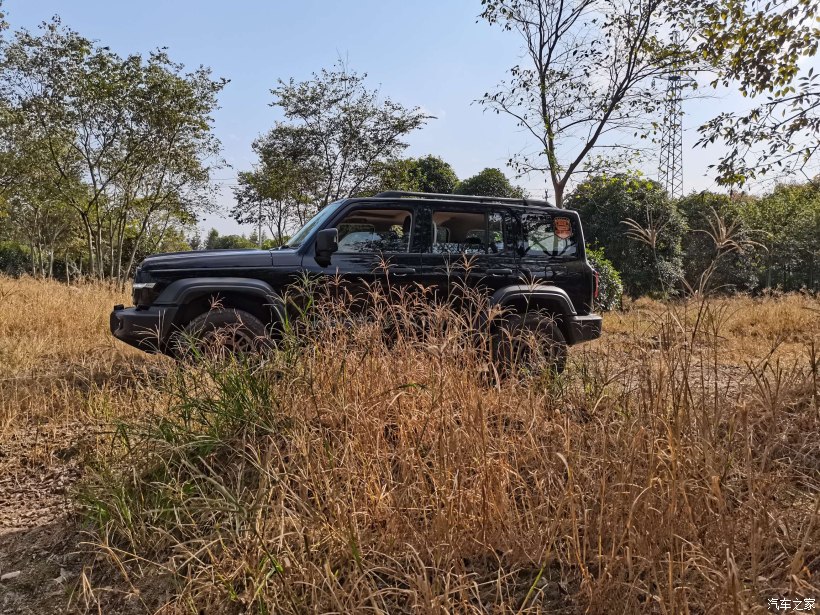 Cross-country in the forest, tank cross-country test - iNEWS
