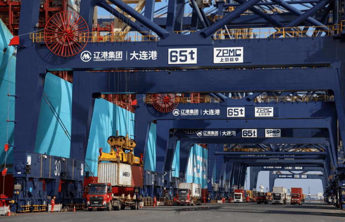 Dalian Port container terminal paints a golden autumn scene of good ...