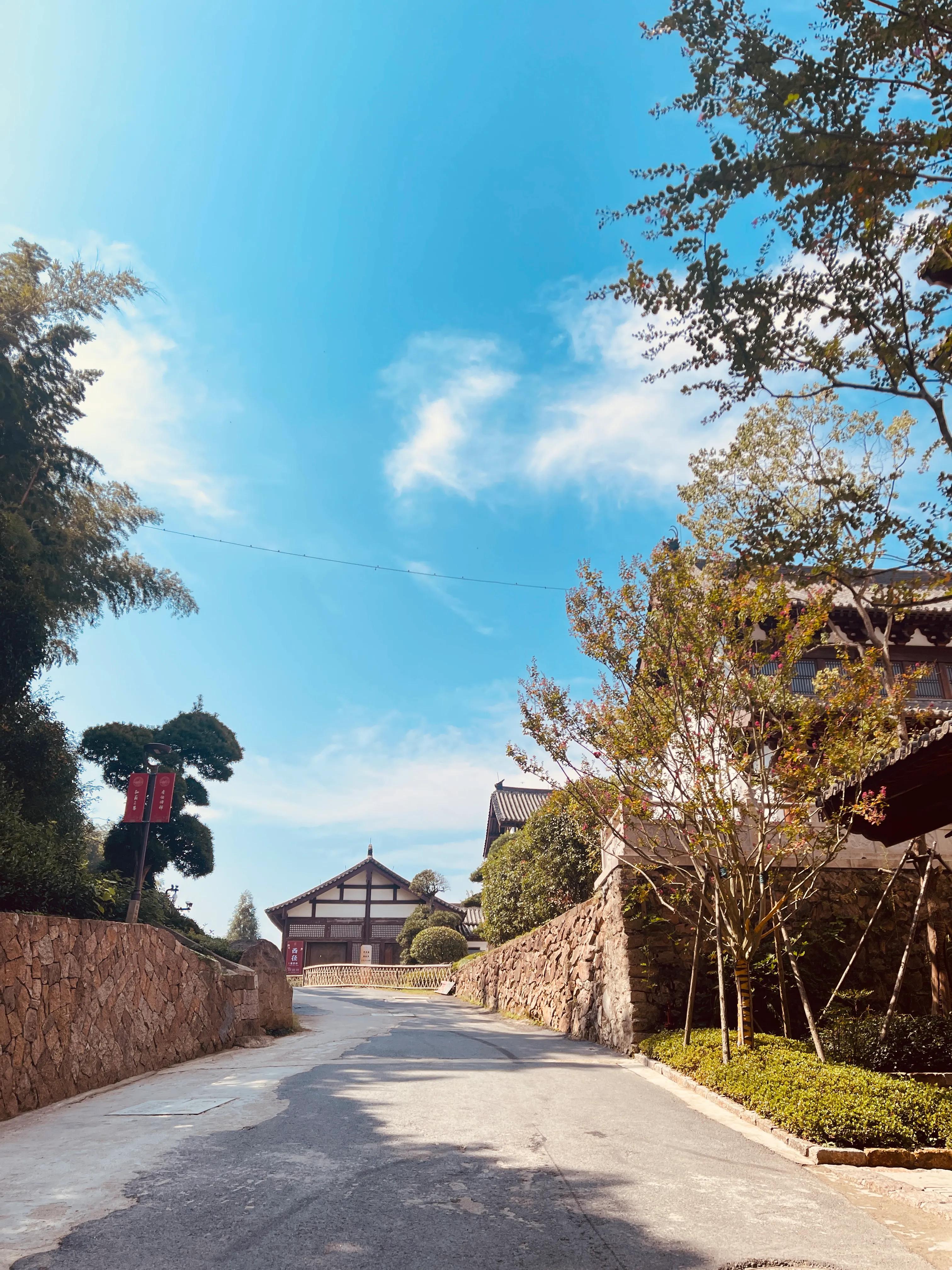 The first of the five temples in the south of the Yangtze River - iNEWS