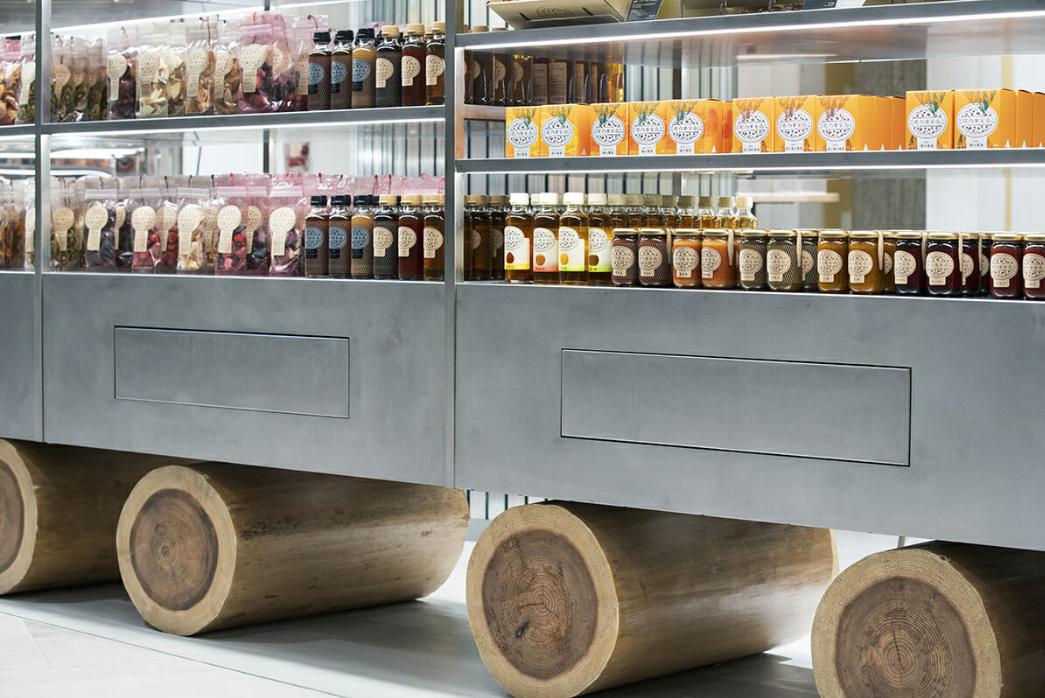 The "Fruit Truck" connects the farm and the store, expressing the fruit ...