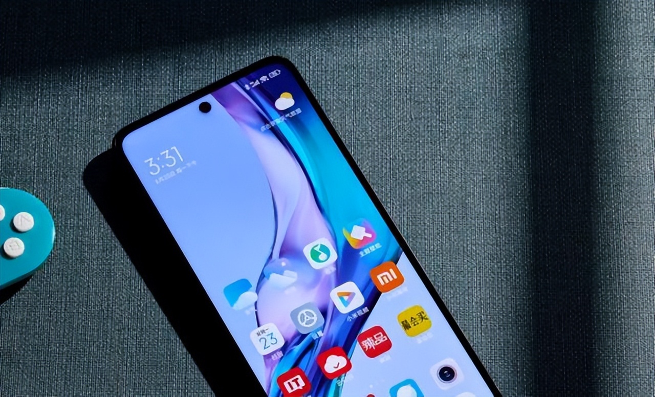 Buying a mobile phone also talks about the "barrel effect". Four ...