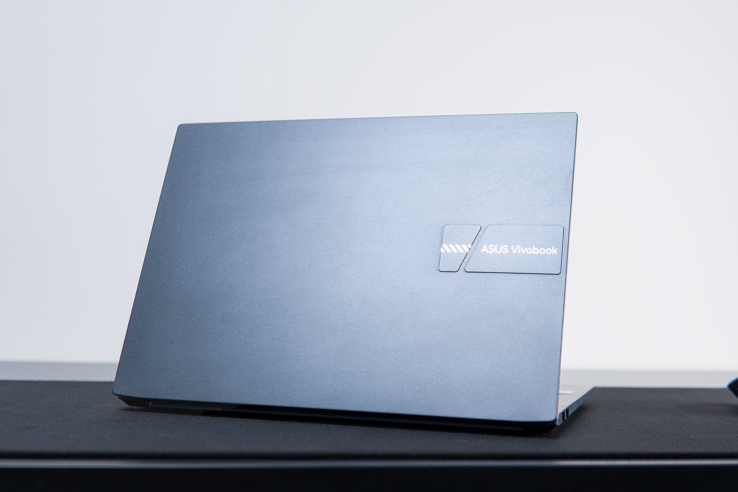 OLED really shines, ASUS Fearless Pro14 Core Edition notebook is extraordinary - iNEWS