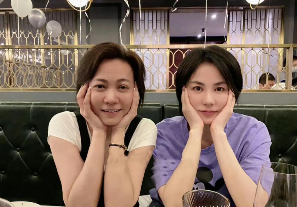 Faye Wong and Li Yan: Mother and Daughter Fashion Duo Show, Stunning Audience with Different ...