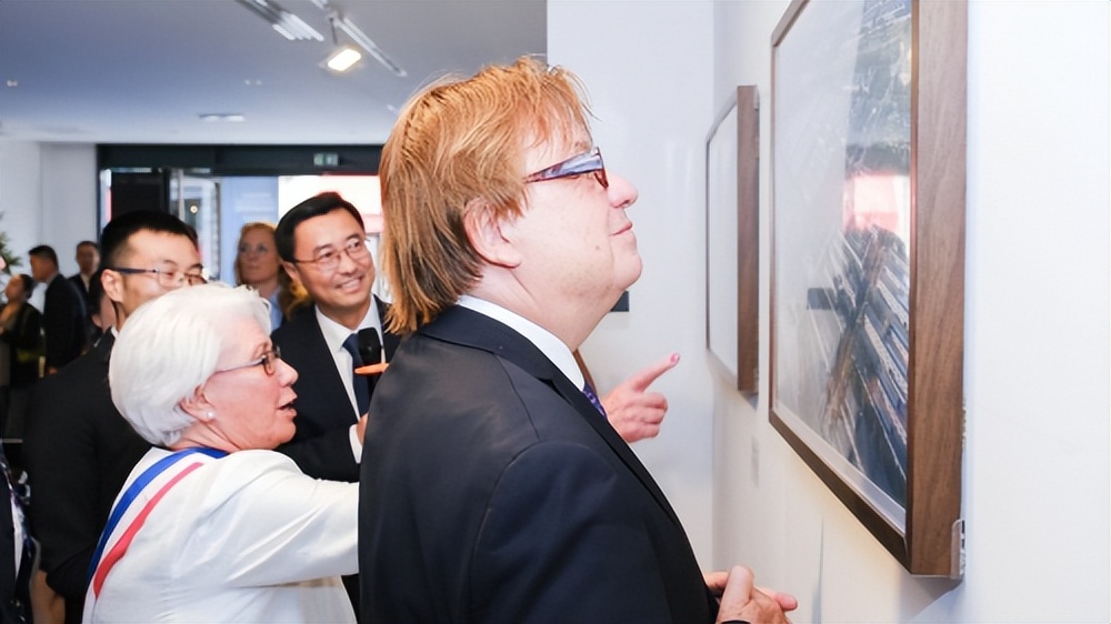 Dream connects the world Yanghe Dream Blue blooms in Paris - iMedia