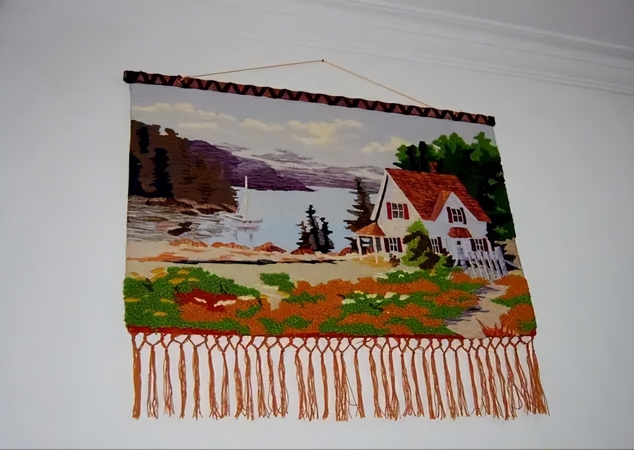 Pictures of Saudi Arabian tapestry, showing the unique cultural ...