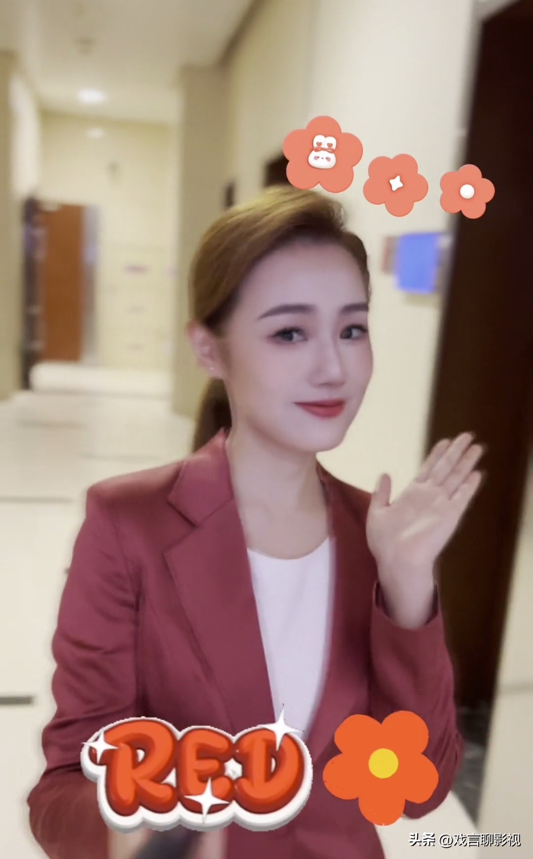 The first hostess of Beijing TV station, Xia Ting, a big girl in the ...