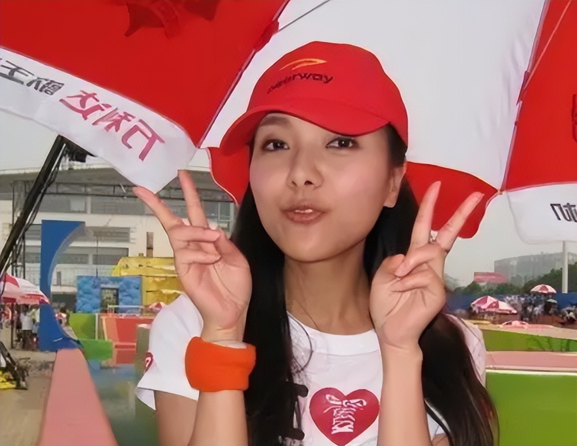 Host Yang Lele: After being abandoned by her first love, she turned ...