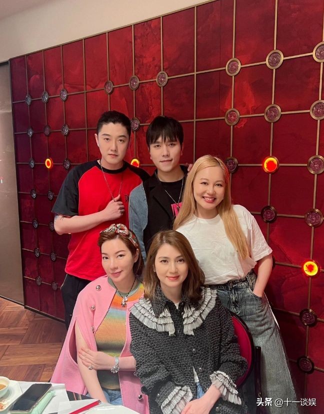 Hong Xin made her first appearance after the divorce turmoil, took her ...