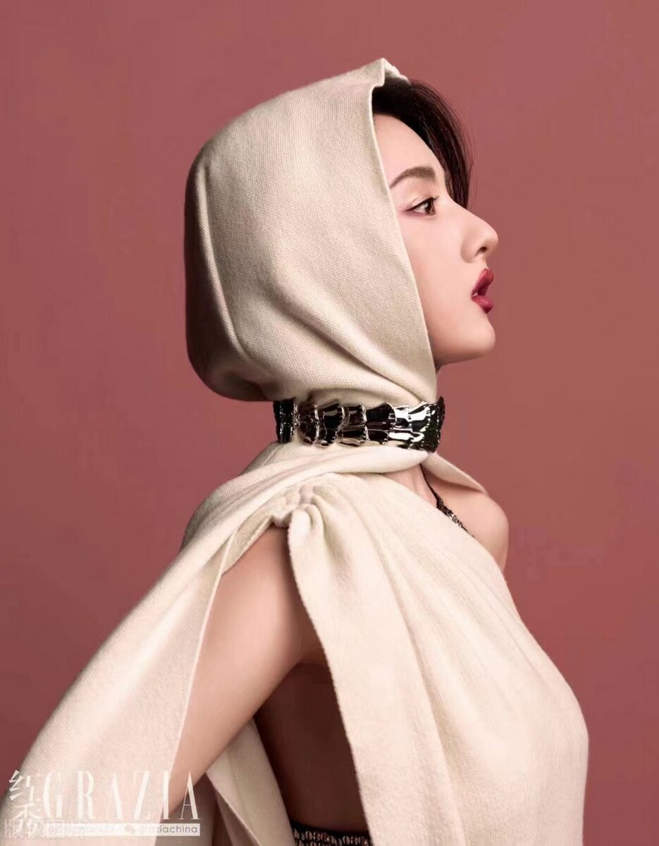 Are the last two pictures a bit sloppy? Song Zuer Magazine Photo ...