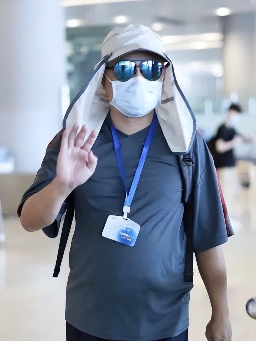 Once, when Xu Zheng went to the bank to withdraw money, the teller ...