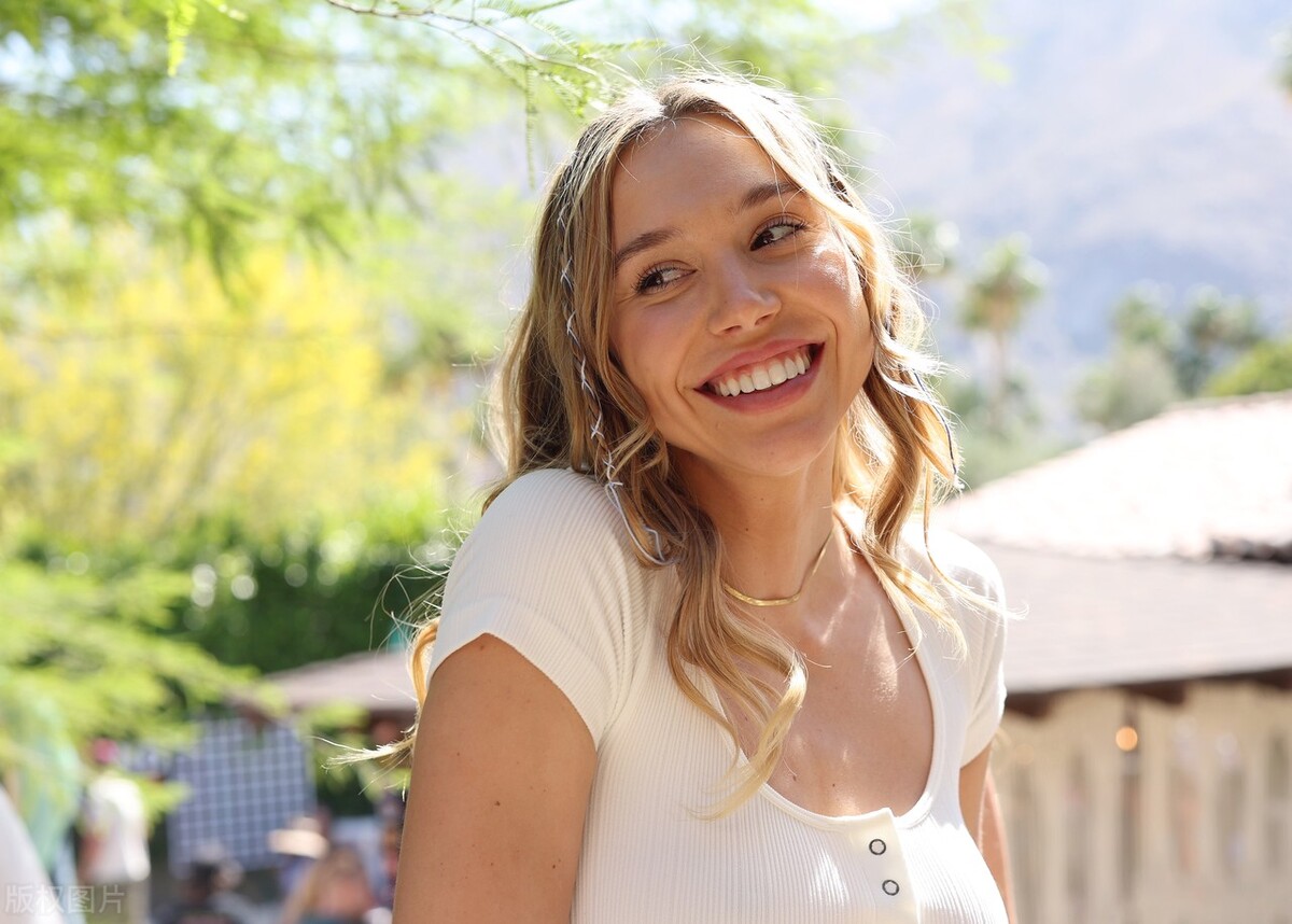 Young model Alexis Ray appeared on the Rolling Stones scene with ...