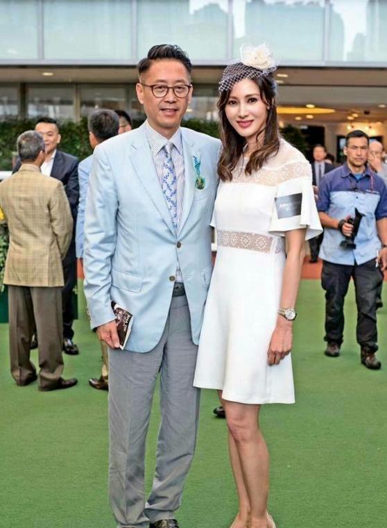 Li Jiaxin and Xu Jinheng fit together to show their love, one is still young and beautiful, the ...