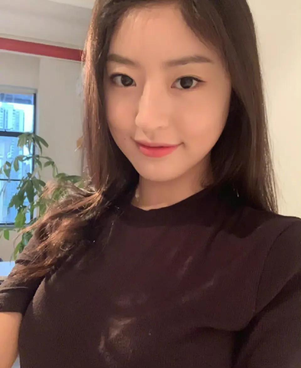 Ji Lingchen officially announced a new love affair, the woman looks beautiful and high in value ...