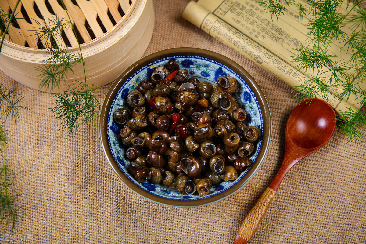 Qingming snail fat like goose - iNEWS