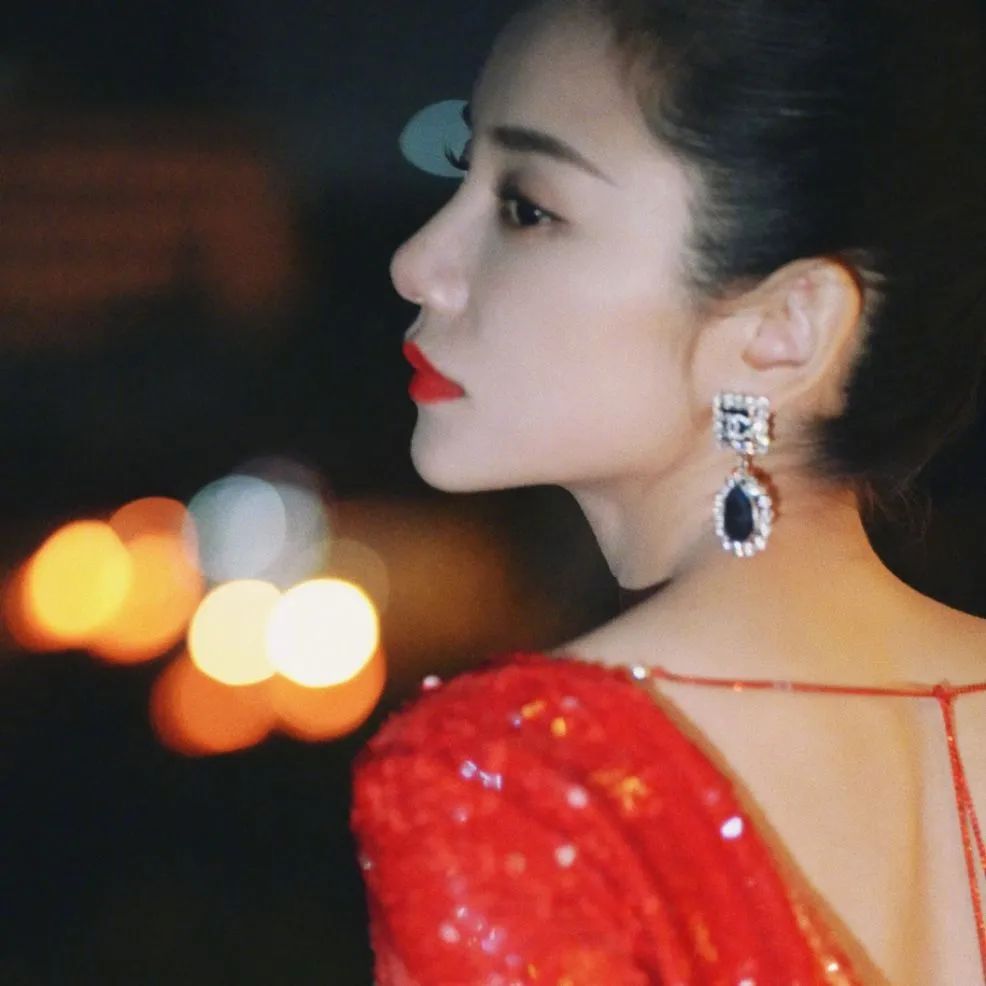 She treats work as love!He once competed with Liu Wen on the same stage ...