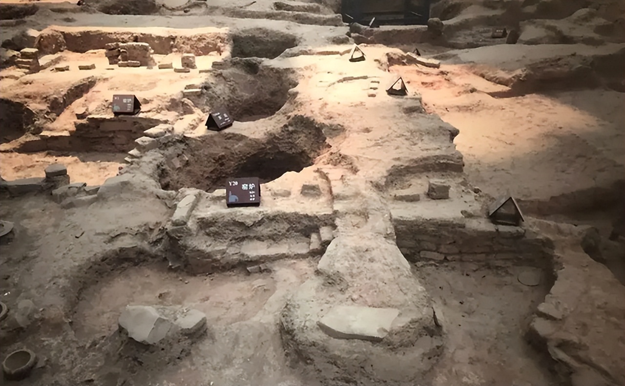 Cultural relic experts unearthed a strange-shaped vessel at the ...