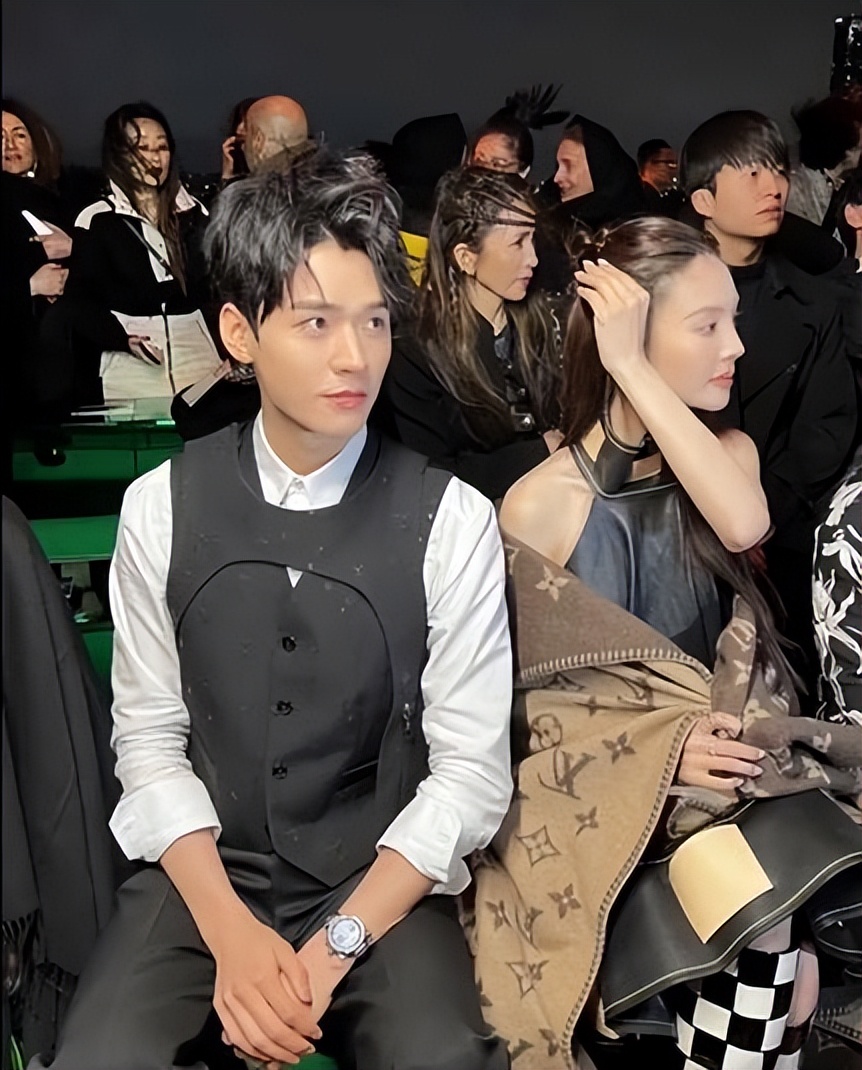 Gong Jun and Jin Chen gather at the Korean show, they can be called golden boys and girls, and ...