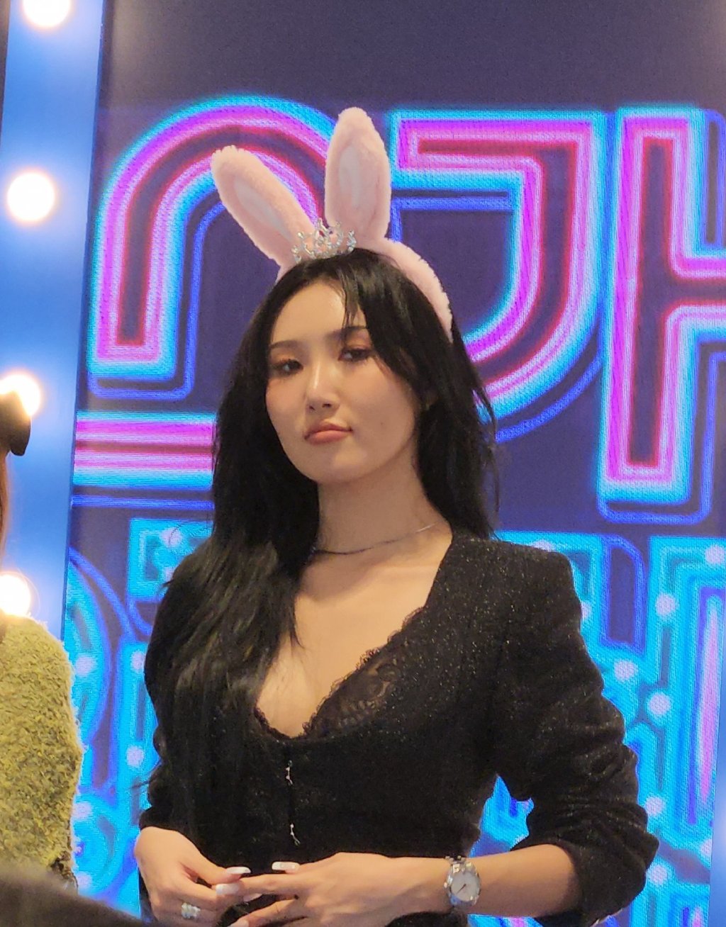 Korean female singer, the stage of the university celebration caused ...