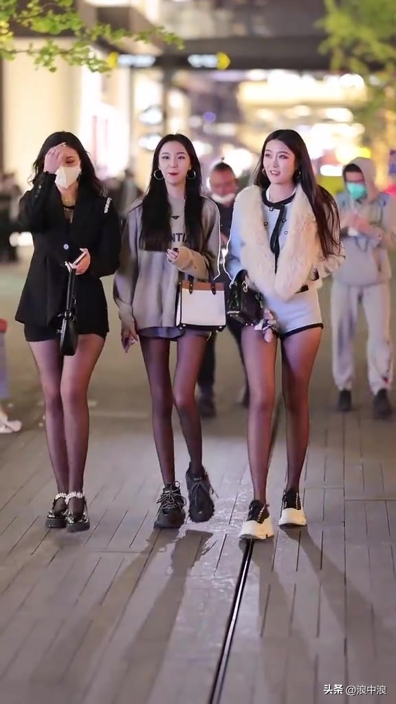 Beauties in Street Photography: How would you rate such beauties, who ...