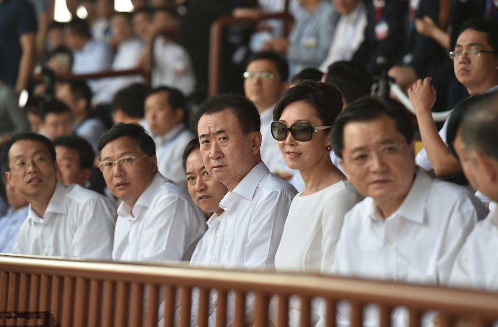 Wang Sicong's family is in the same frame, his mother Lin Ning is a ...