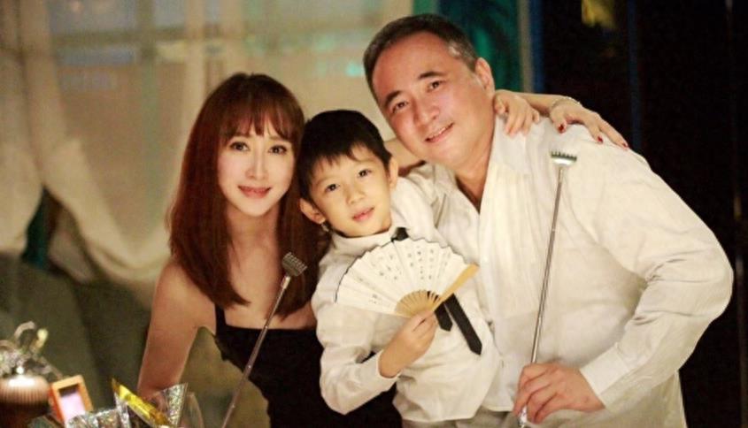 Hu Jing and her wealthy husband rarely celebrate their wedding in the same frame. Zhu Zhaoxiang ...