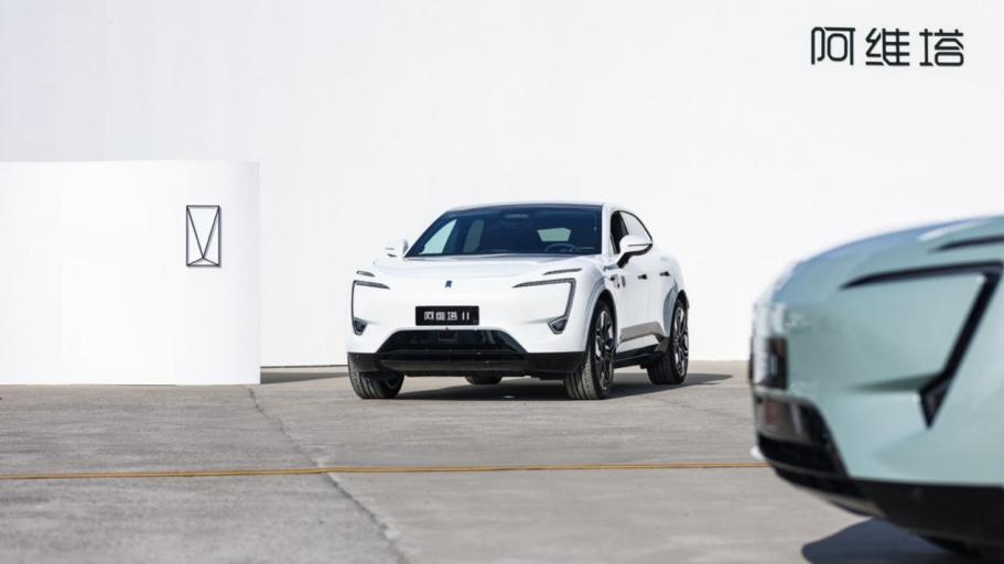 The smell of gunpowder between Avita 11 update user rights and ES7, Model Y is stronger - iNEWS