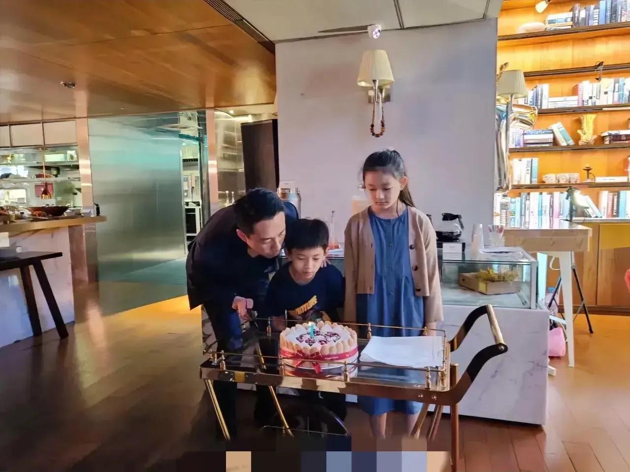 Wang Xiaofei posted photos of her daughter Yueer, her super good looks ...