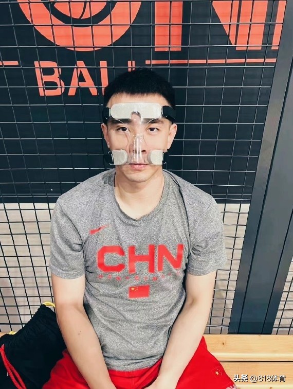 Man! Zhao Jiwei fractured his nasal bone and went to the hospital to ...