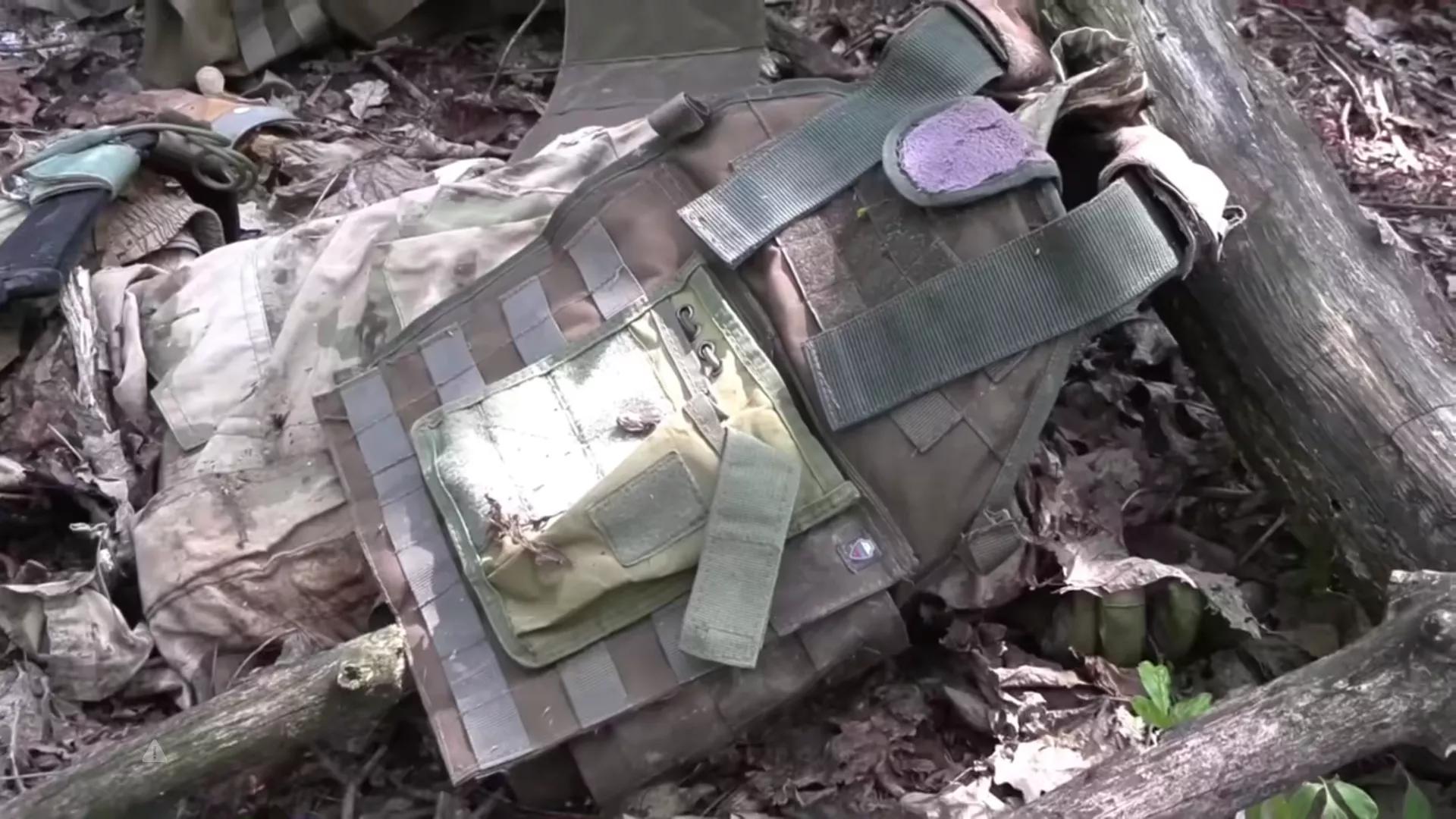 In order to save the wounded and save themselves, the entire platoon of ...