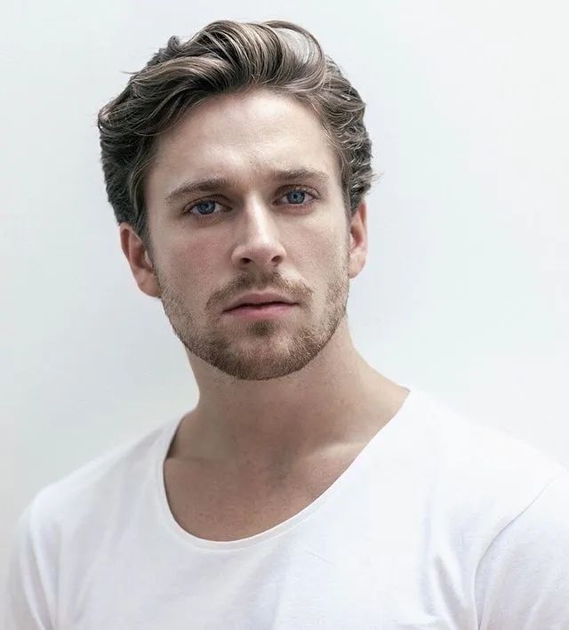 Australian male model Rogers is a fan of spicy chicken, does this count ...