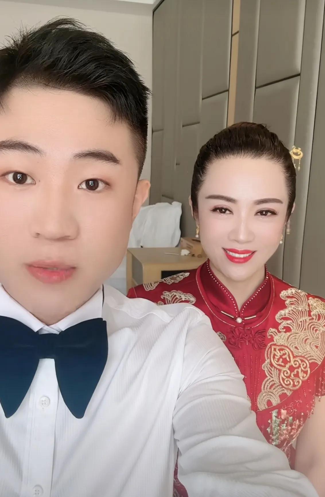 Wen Meiling held another wedding for her son! Wearing a red cheongsam ...