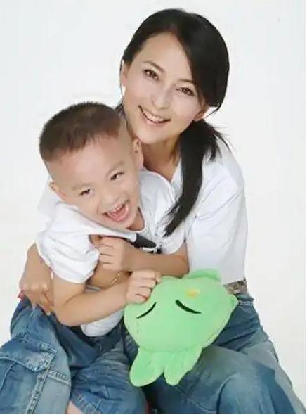 Huang Zhizhong: After divorcing He Yin, he missed his son so much that ...