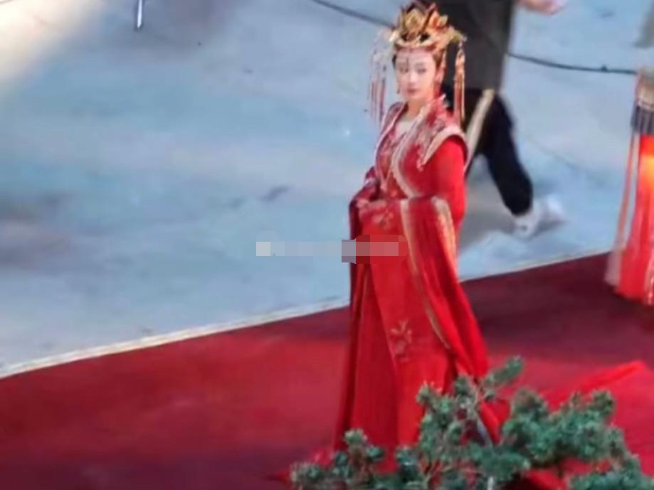 Yang Zi's new drama "Sauvignon Blanc" wedding dress model exposure ...