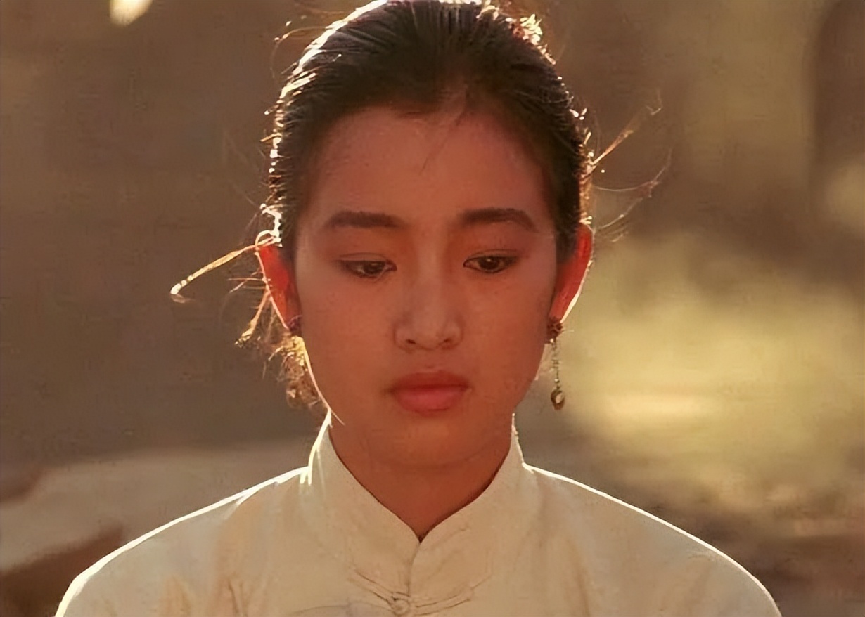 The two versions of "Red Sorghum" by Zhou Xun and Gong Li are obviously ...