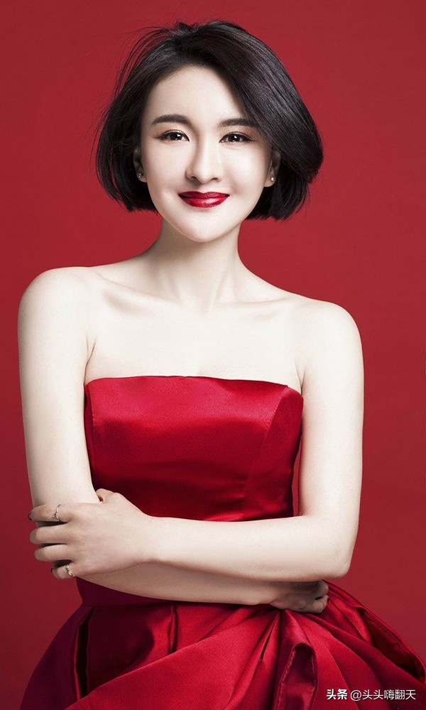 The 35-year-old has unfathomably long legs and a hot and attractive ...