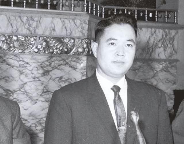 In 1965, Li Xianbin defected by plane and received a bonus of 2.8 ...