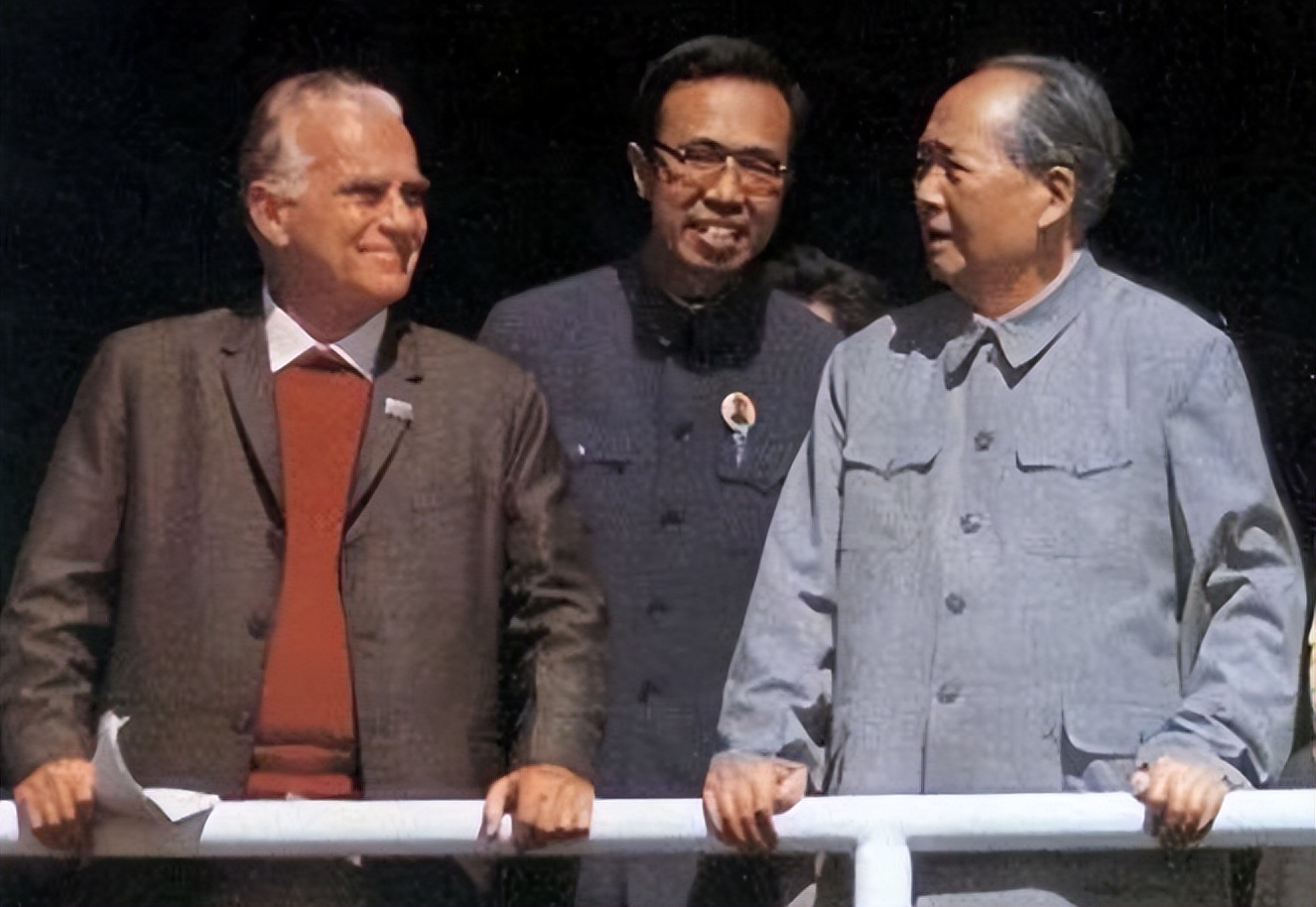 In 1935, when the troops were divided on the grassland, four senior Red ...